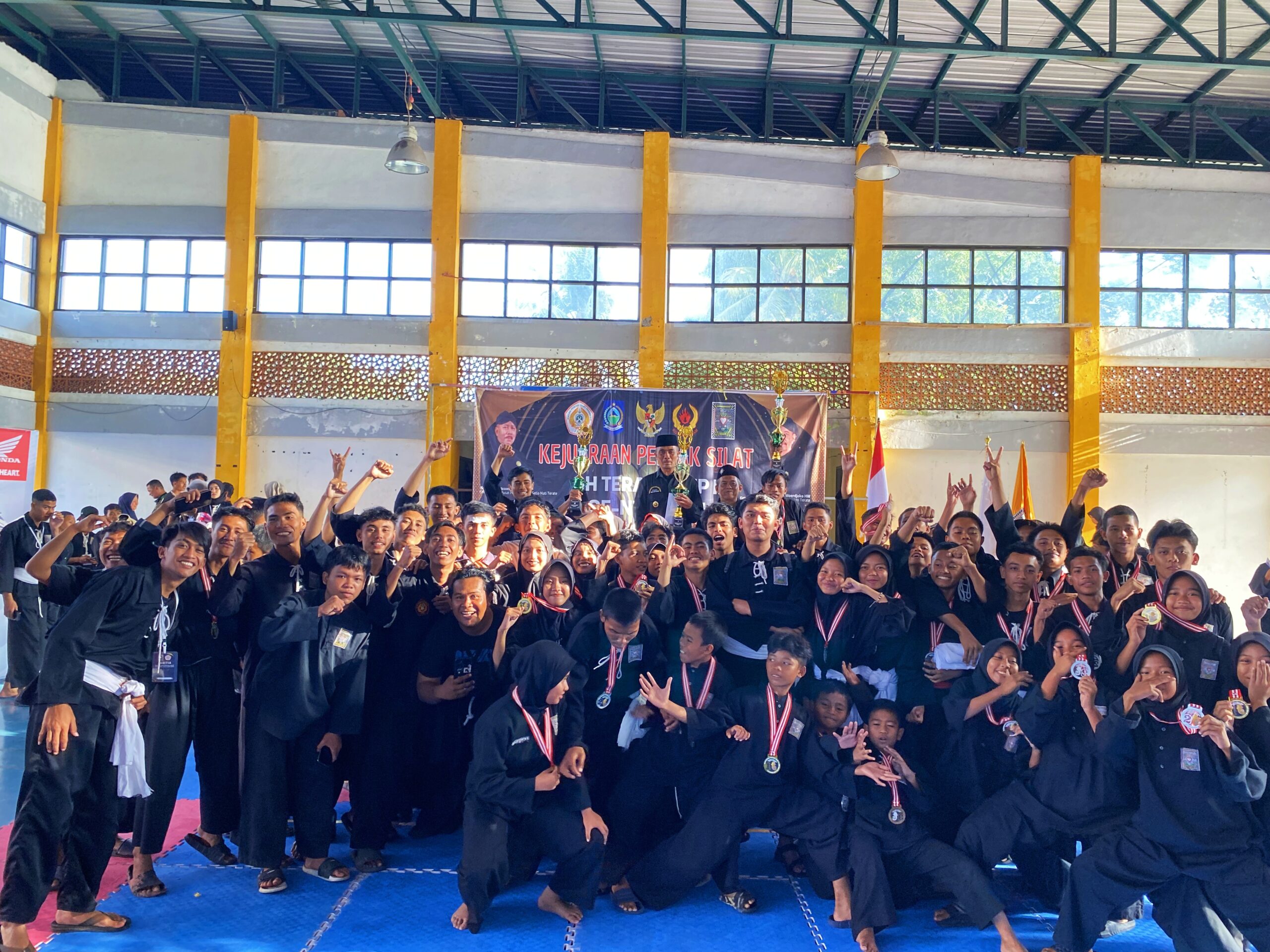 Momen Kebanggaan: Pembagian Medali dan Penghargaan Juara Umum di ...